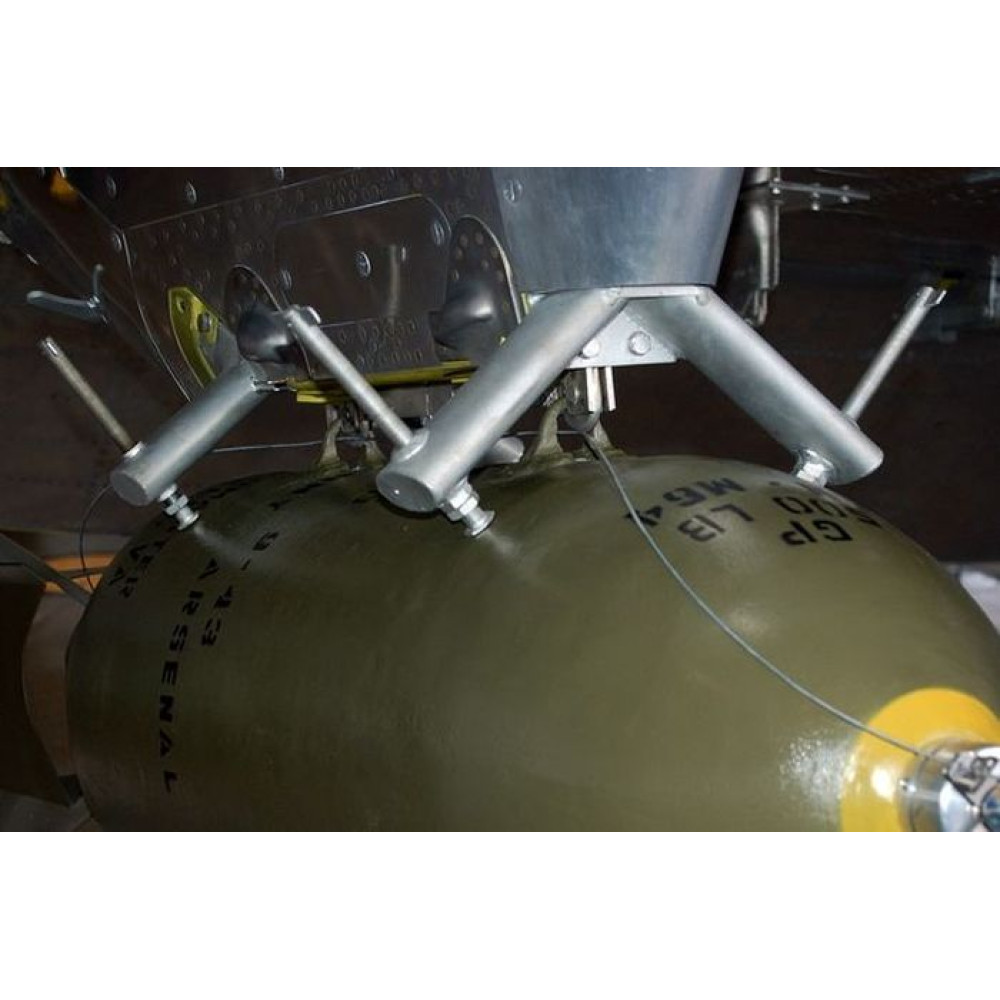 Brengun BRL32007 1/32 US-Bomb racks PE set for US WW2 external bomb ...