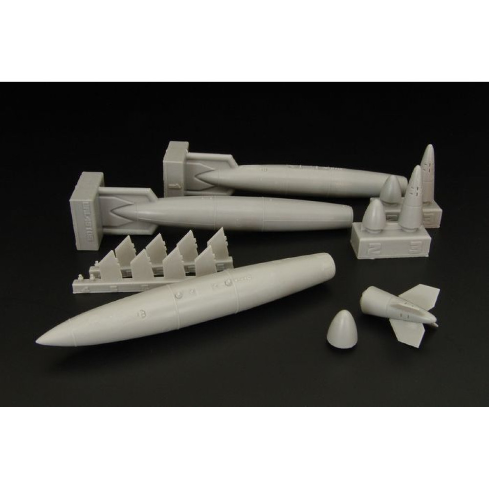 Brengun BRL48105 1/48 US 300gal Fuel tanks resin set of U.S. fuel tanks ...
