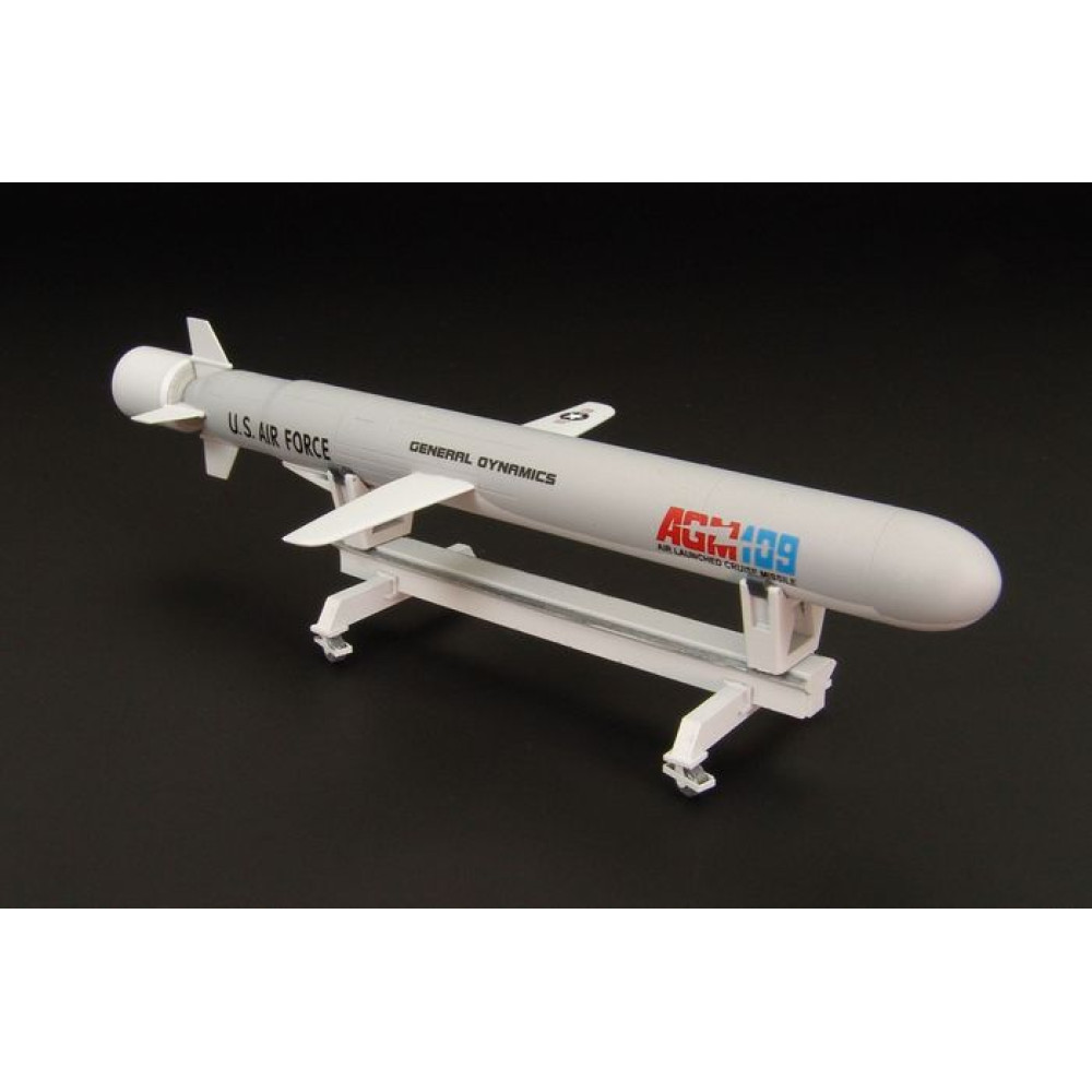Brengun BRS48003 1/48 AGM-109 Tomahawk US rocket resin with decals and PE parts Model Kit ...