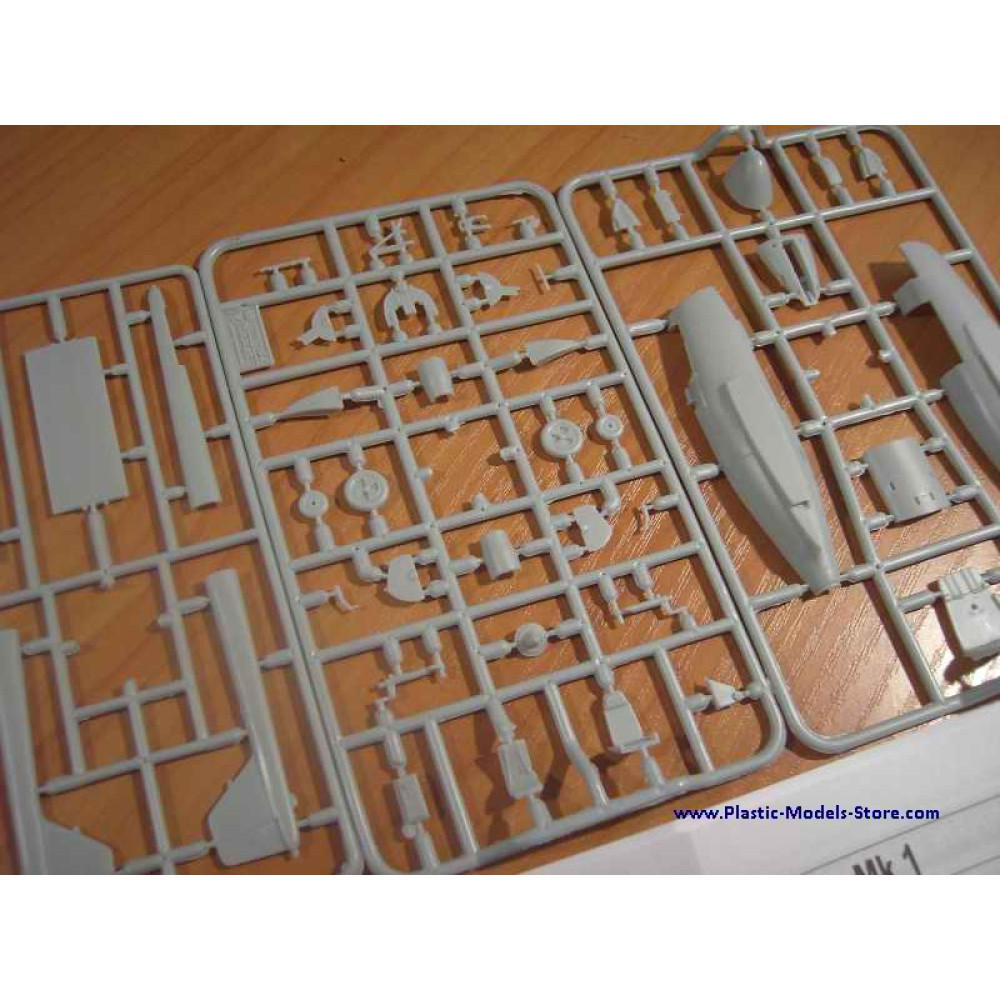 De Havilland D.H.100 Vampire Mk1 RAF jet fighter 1/72 Amodel 72207 ...