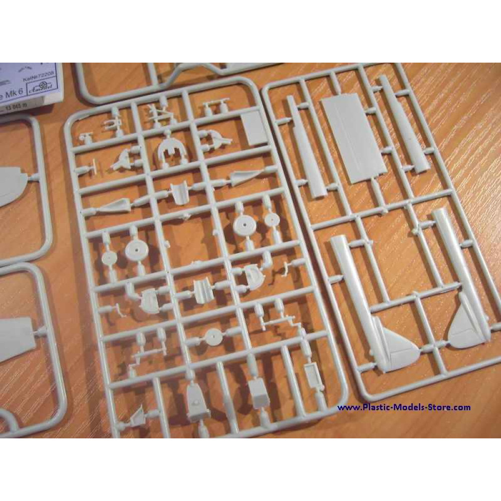 De Havilland D.H.100 Vampire Mk6 RAF jet fighter 1/72 Amodel 72208 ...