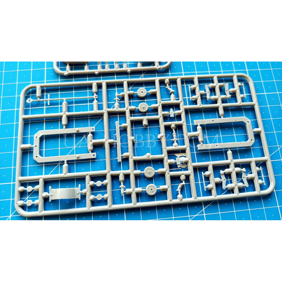 Amodel NA 72004 - 1/72 - Soviet atomic bomb RDS-4 "Tatyana" scale model ...