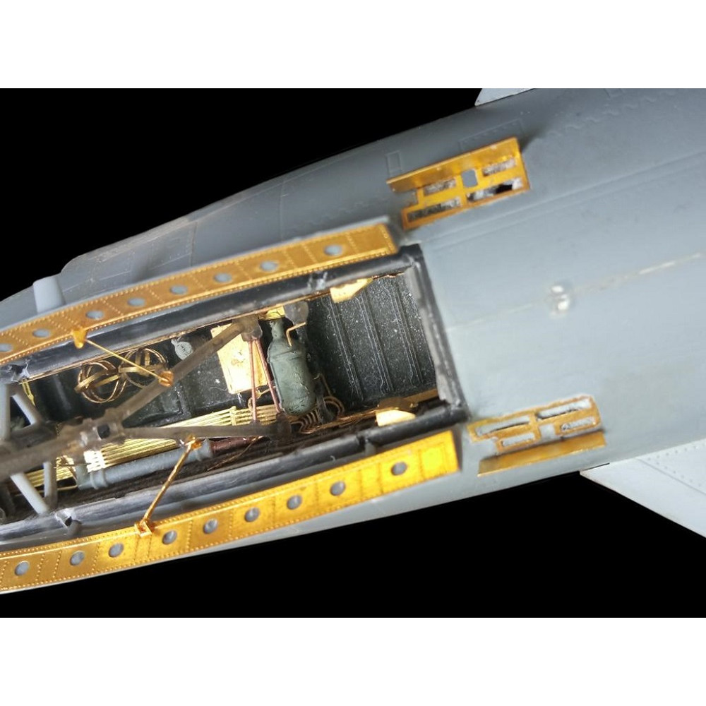 Metallic Details MDR4899 - 1/48 F3H-2M Demon. Wheel bays (for HobbyBoss ...