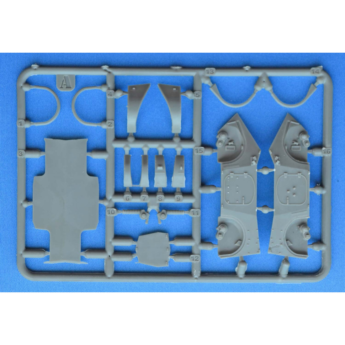 ACE 72463 - 1/72 - French M3 wheeled Armoured Personnel Carrier (4x4)