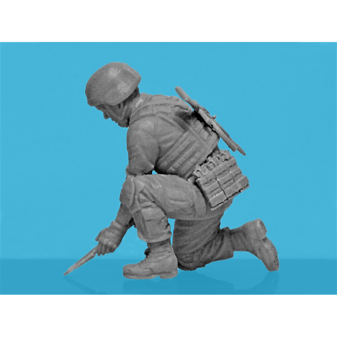 ICM 35753 1/35 “To be ahead, to save the life” Sappers of the Armed ...