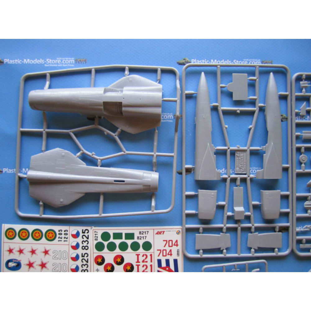 Mikoyan MiG-23UB training aircraft 1/72 Art Models 7210 Model Kit ...