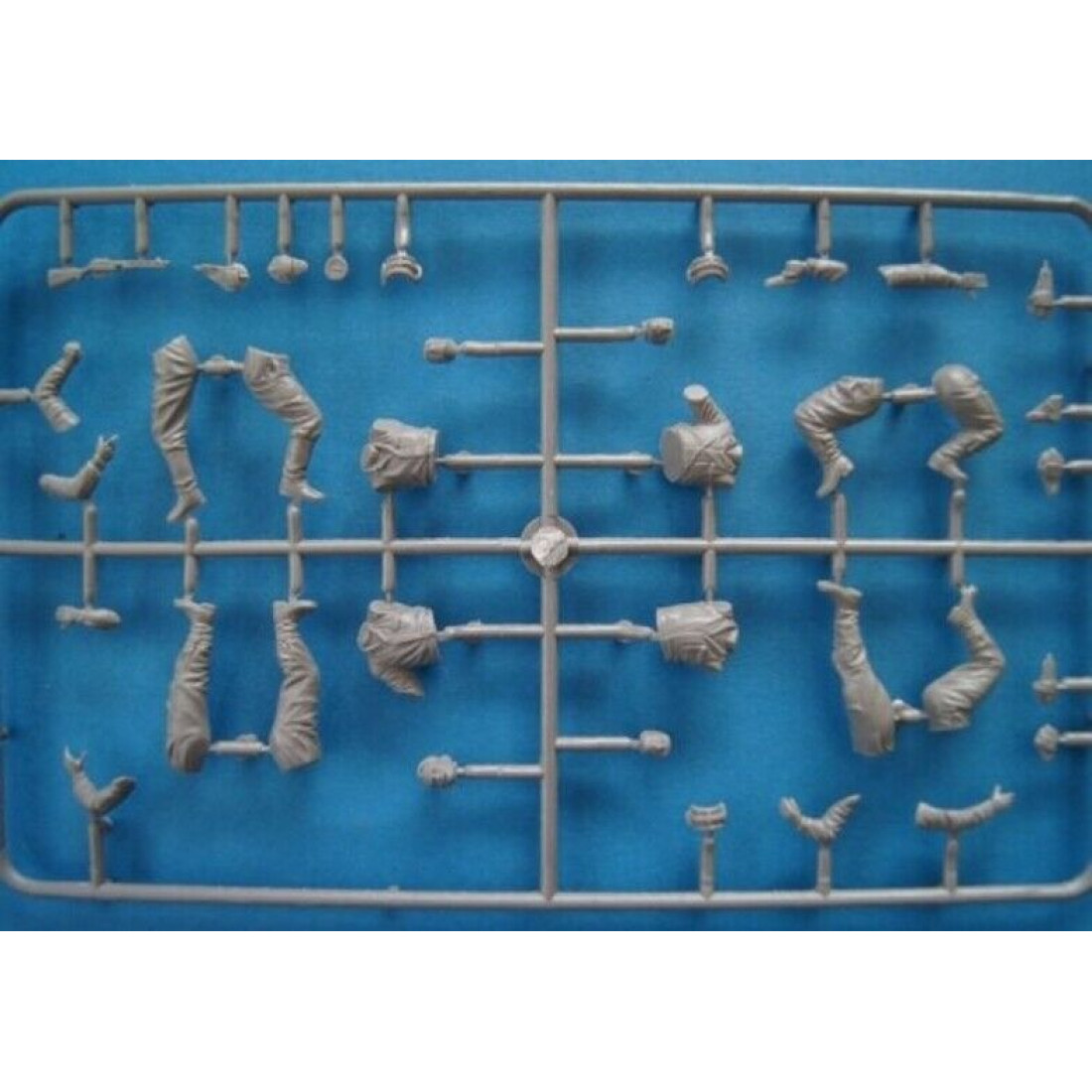 Master Box 3532 1/35 Russian Tank Crew Kursk 1943 4 figures model kit