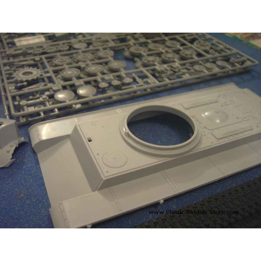 KV-2 (early mod) Russian heavy tank WWII 1/35 Ark Models 35022 Model ...