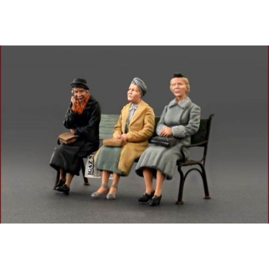 GERMAN SITTING CIVILIANS 1/35 Scale Miniart 38006 Model Kit Figures ...