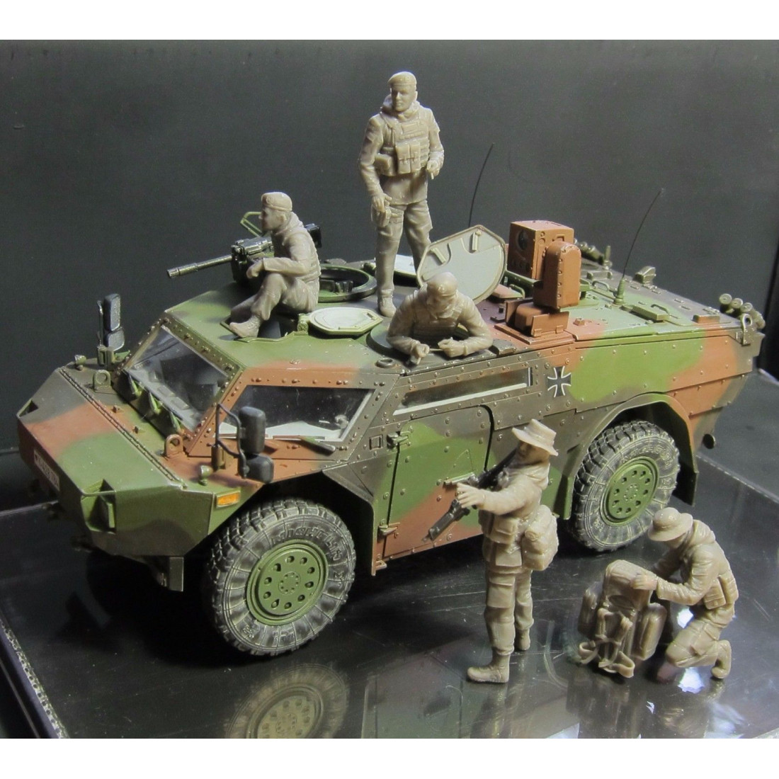 BUNDESWEHR GERMAN MILITARY MEN, PRESENT DAY 1/35 MASTER BOX 35195 Model ...