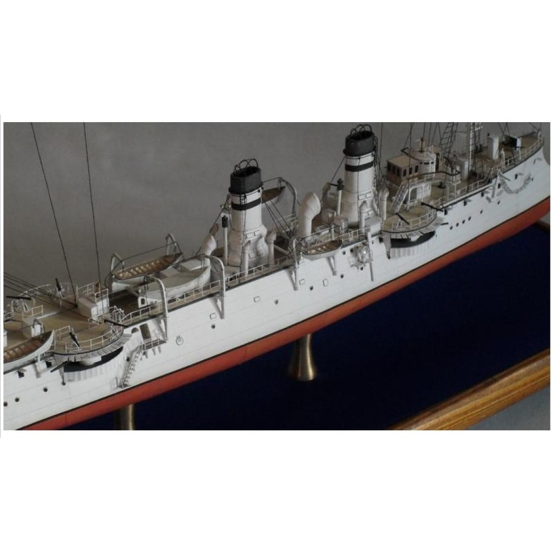 PAPER MODEL KIT MILITARY FLEET CRUISER CLASS III LAVOISIER 1/200 OREL ...